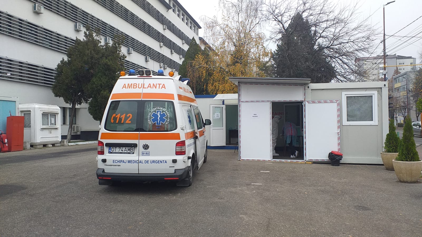 Masca, obligatorie în Spitalul Slatina, începând de luni. Se ...